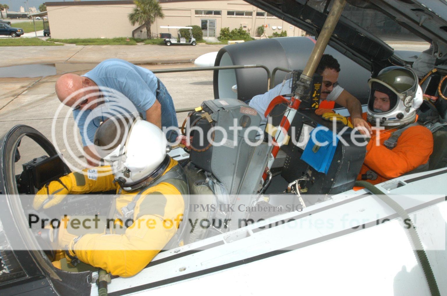 SR-71 Pressure Suit Colors - Aircraft Cold War - Britmodeller.com